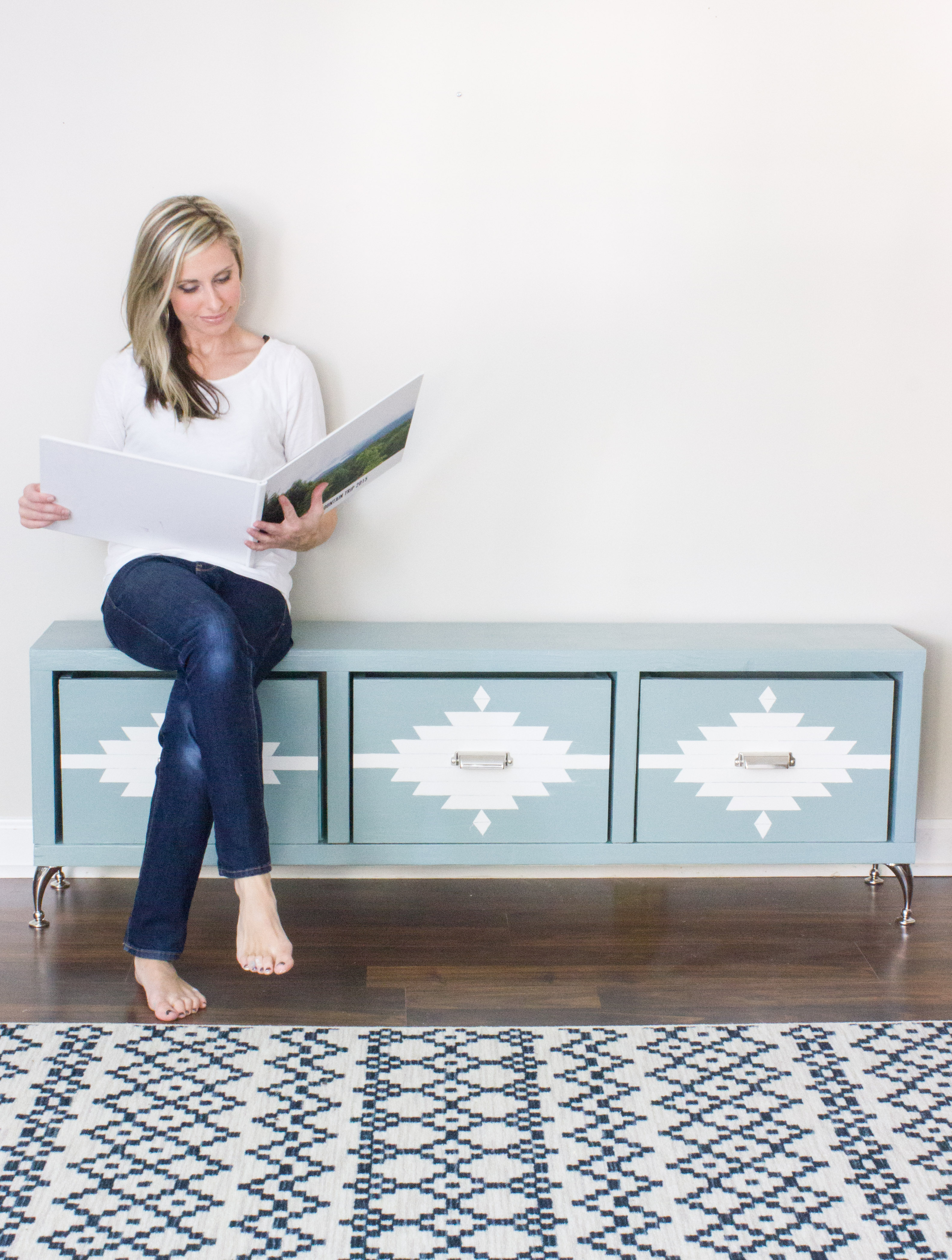 DIY Garden Bench Ideas - Free Plans for Outdoor Benches: Diy Book Bench